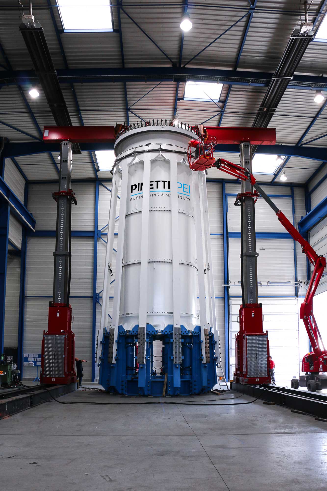 Static and dynamic test benches for space» PINETTE PEI